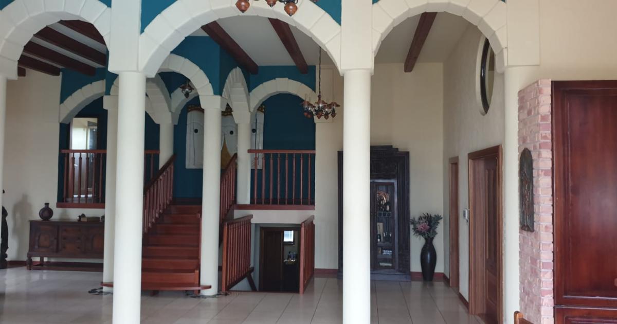 Predaj - Rodinná vila, na hranici s BA, súkromie, luxus. Obec Rovinka ...